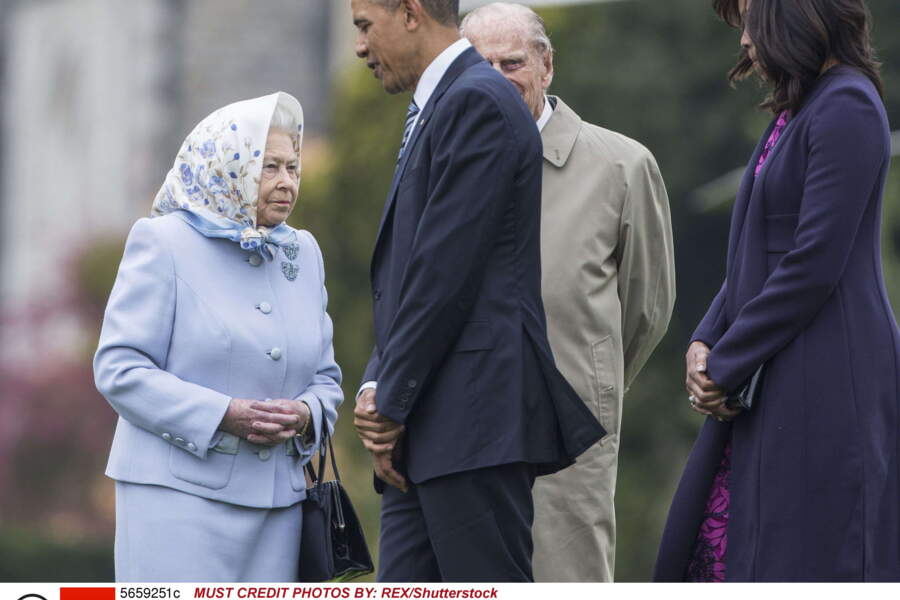 En pyjama, le prince George salue Barack Obama : les images de la ...