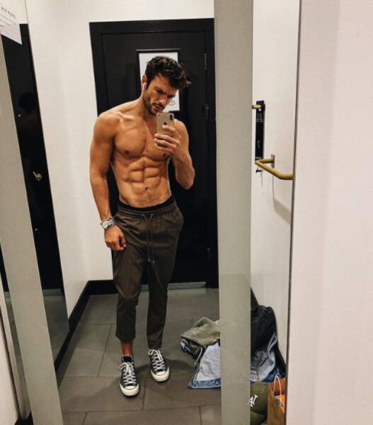 Sourire ravageur, abdos en béton et corps de rêve : Hugo Philip (Danse ...