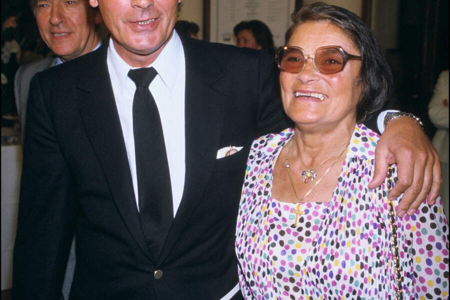 Epouses, amantes, amies… Les femmes dans la vie d'Alain Delon (26 ...