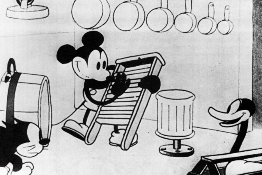 Mickey Mouse fête ses 86 ans ! Son évolution physique de 1928 à aujourd ...
