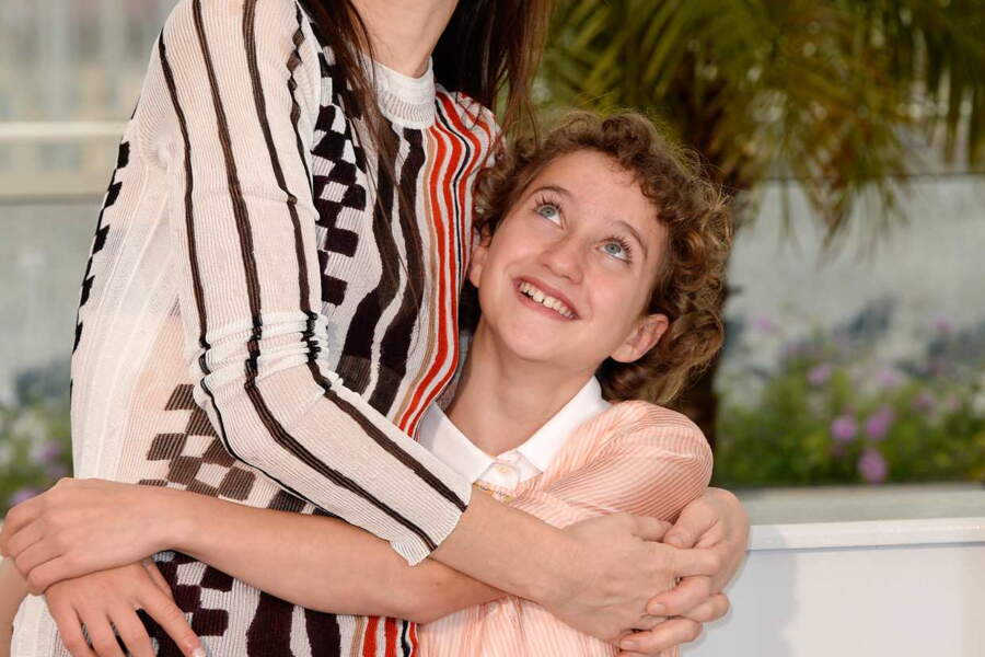 Cannes, jour 8 : Le décolleté de Yasmine Besson, les costumes de Xavier ...