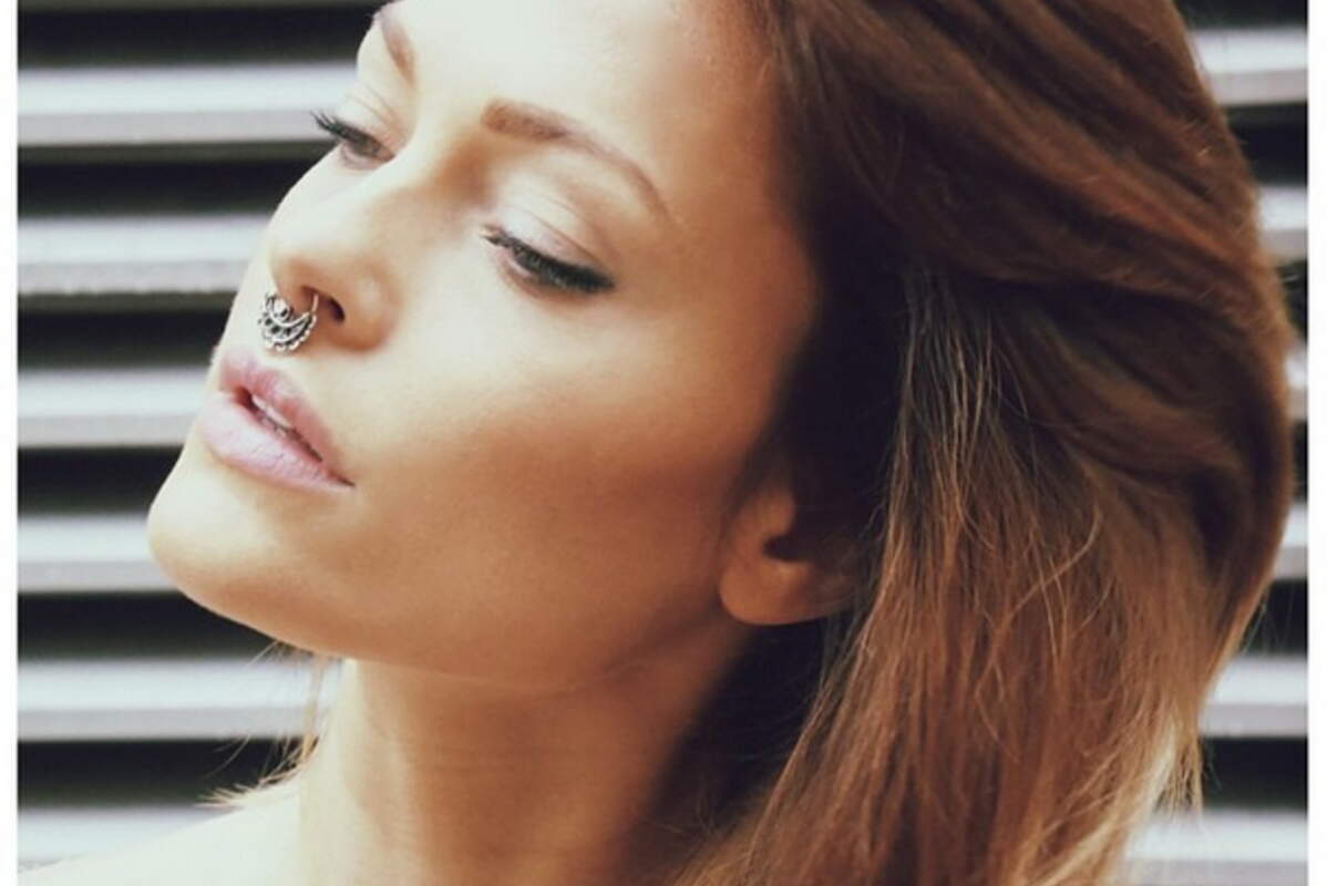 Instagram : Le piercing au nez de Caroline Receveur, les abdos de ...