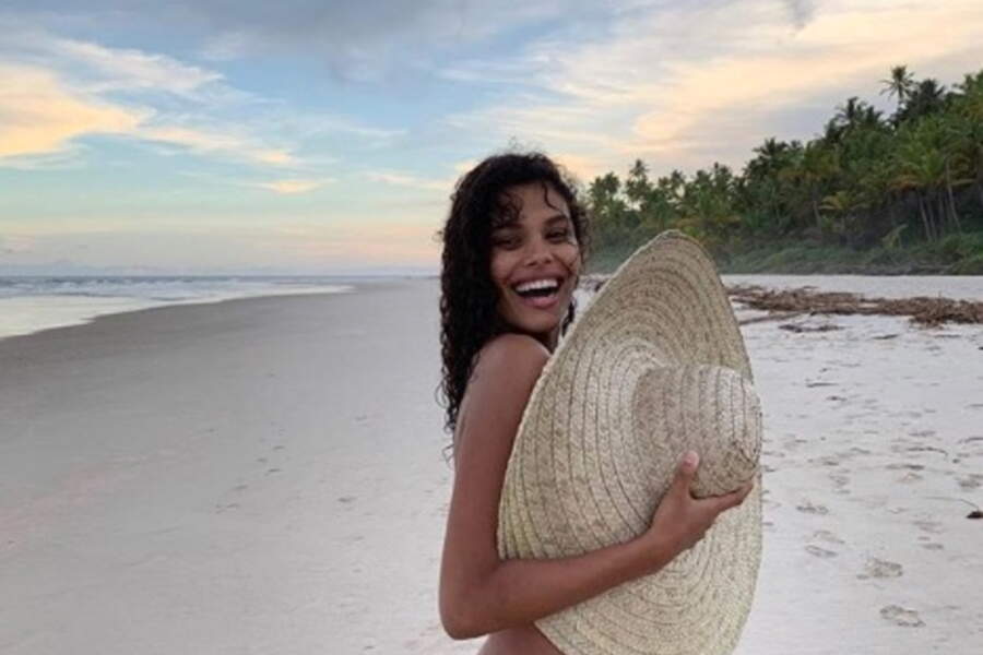 Tina Kunakey : maillots, plages, Vincent, un Insta ensoleillé - Télé ...