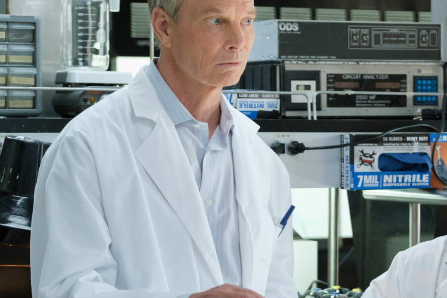 The Dropout (Disney +) : les acteurs de la série comparés aux vrais ...