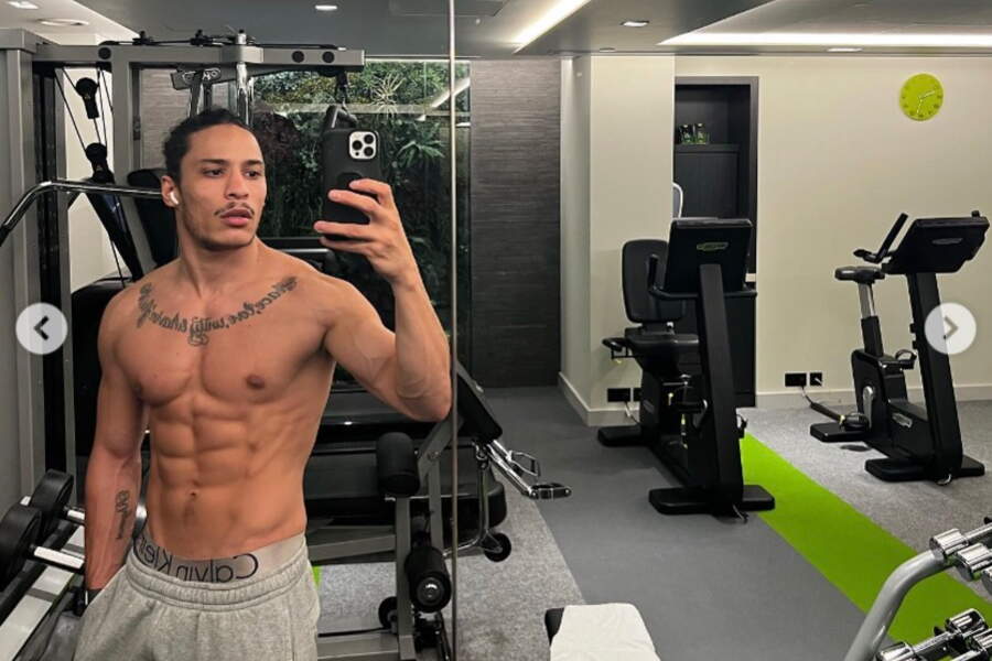 Instagram : Juju Fitcats en maillot de bain, les muscles d'Hatik - Télé ...