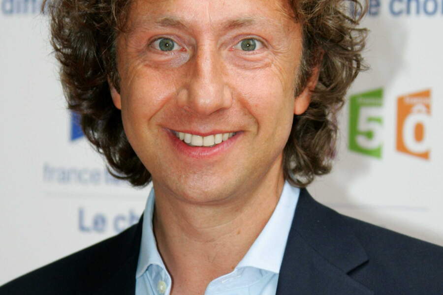 Stéphane Bern : l'évolution physique de l'animateur - Télé Loisirs