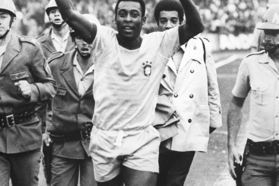 Pelé : retour sur la carrière du footballeur brésilien - Télé Loisirs