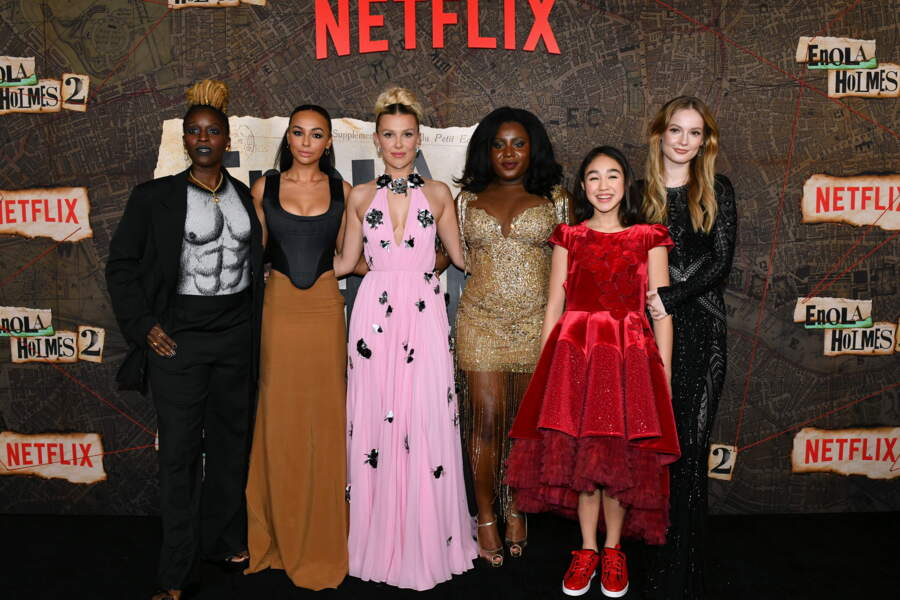 Enola Holmes 2 : Millie Bobby Brown et Henry Cavill éblouissent le ...