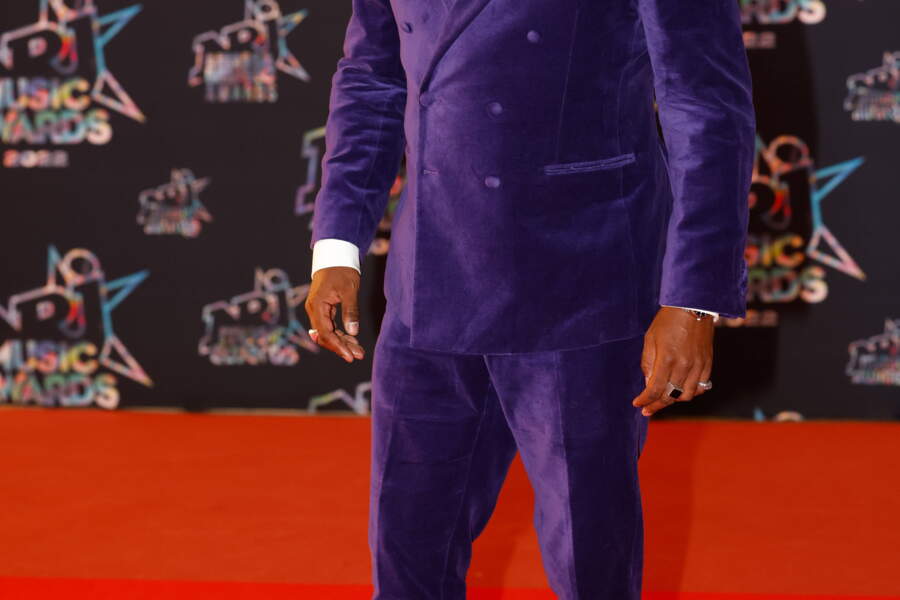 NRJ Music Awards 2022 : Yanis Marshall fait le show sur le tapis rouge ...
