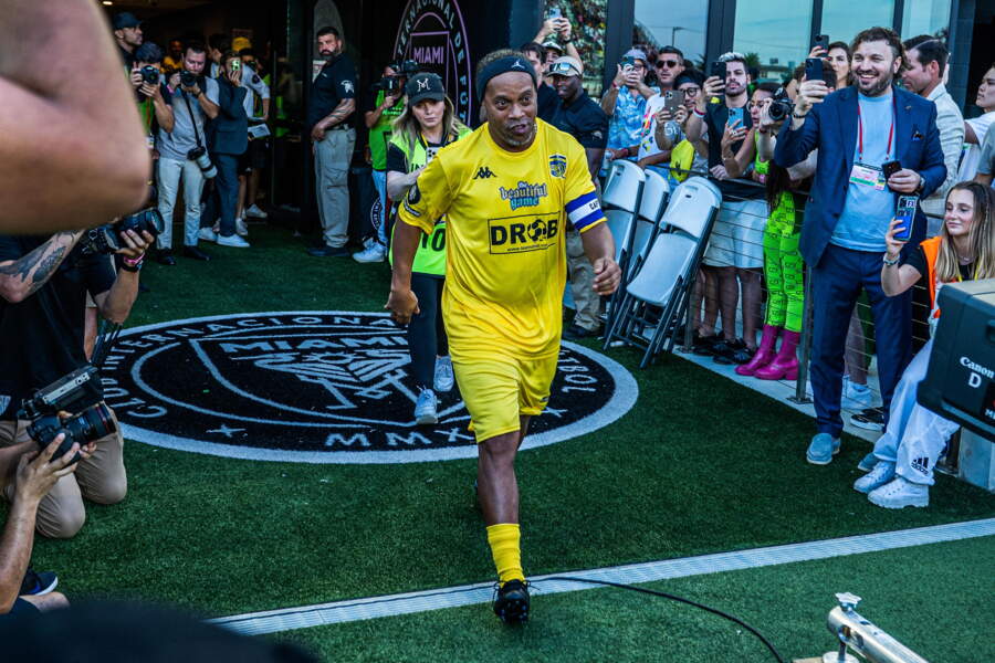 Ronaldinho : découvrez son évolution physique en images - Télé Loisirs