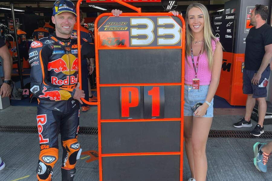 Brad Binder : qui est sa fiancée Courtney Renniers ? - Télé Loisirs