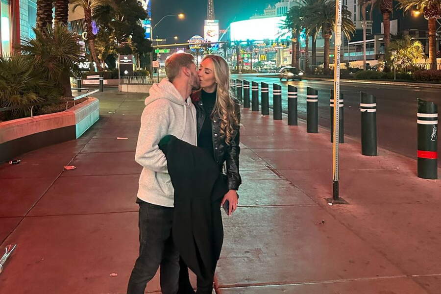 Brad Binder : qui est sa fiancée Courtney Renniers ? - Télé Loisirs