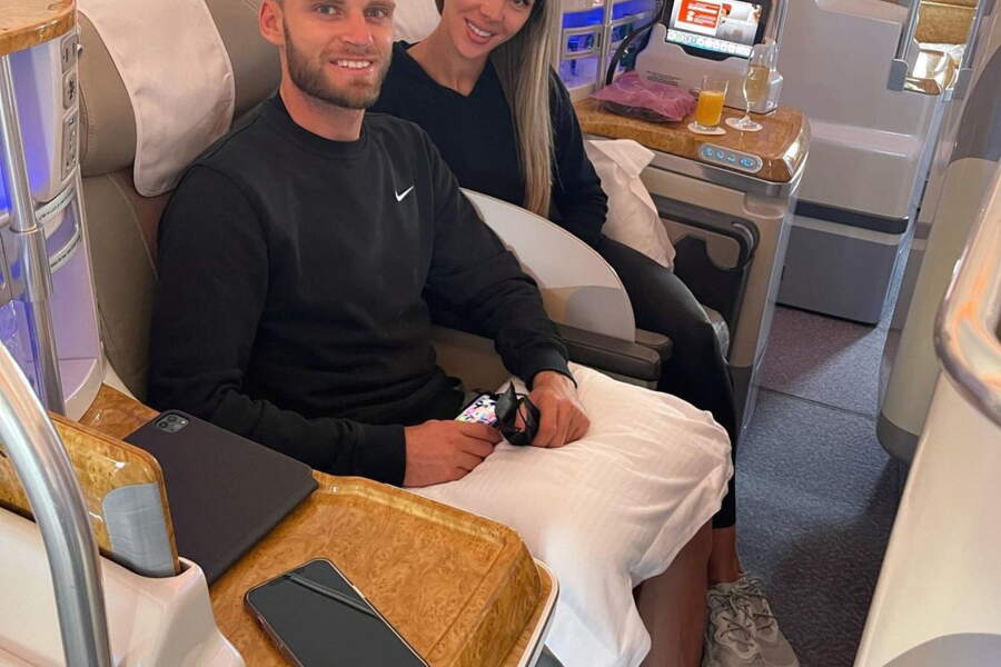 Brad Binder : qui est sa fiancée Courtney Renniers ? - Télé Loisirs