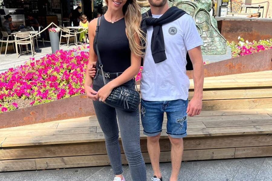 Brad Binder : qui est sa fiancée Courtney Renniers ? - Télé Loisirs