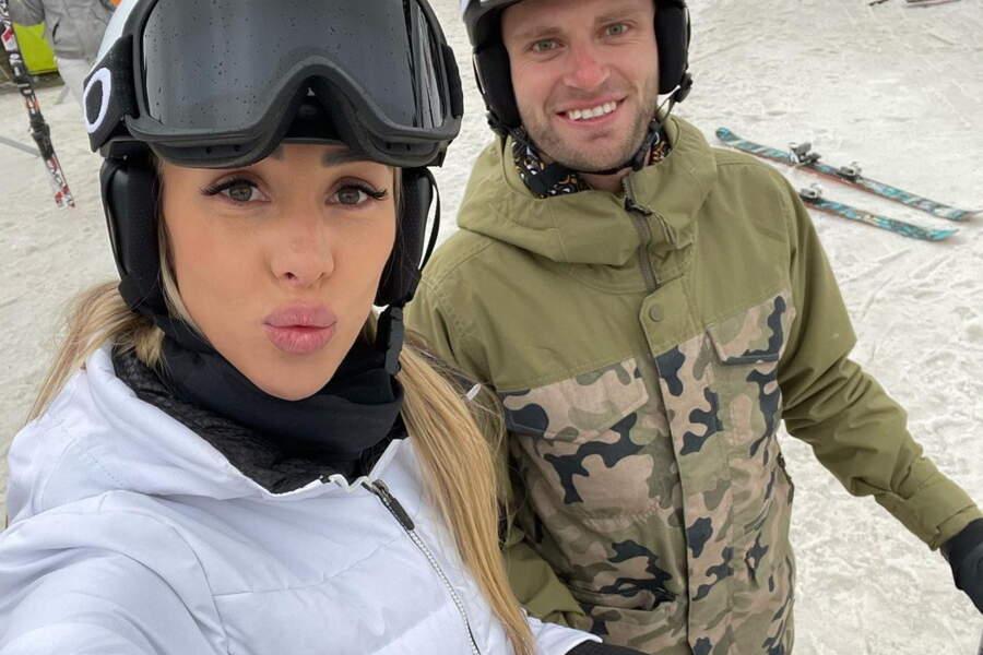 Brad Binder : qui est sa fiancée Courtney Renniers ? - Télé Loisirs
