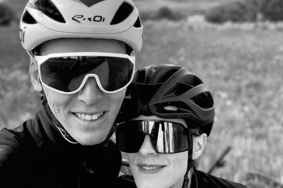 Qui est Amandine Cid, la compagne de Romain Bardet ? - Télé Loisirs