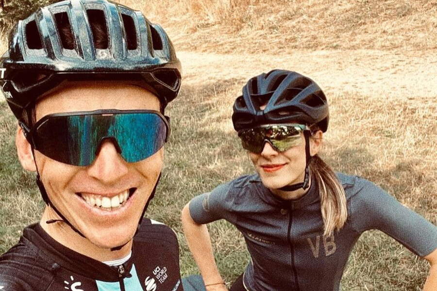 Qui est Amandine Cid, la compagne de Romain Bardet ? - Télé Loisirs