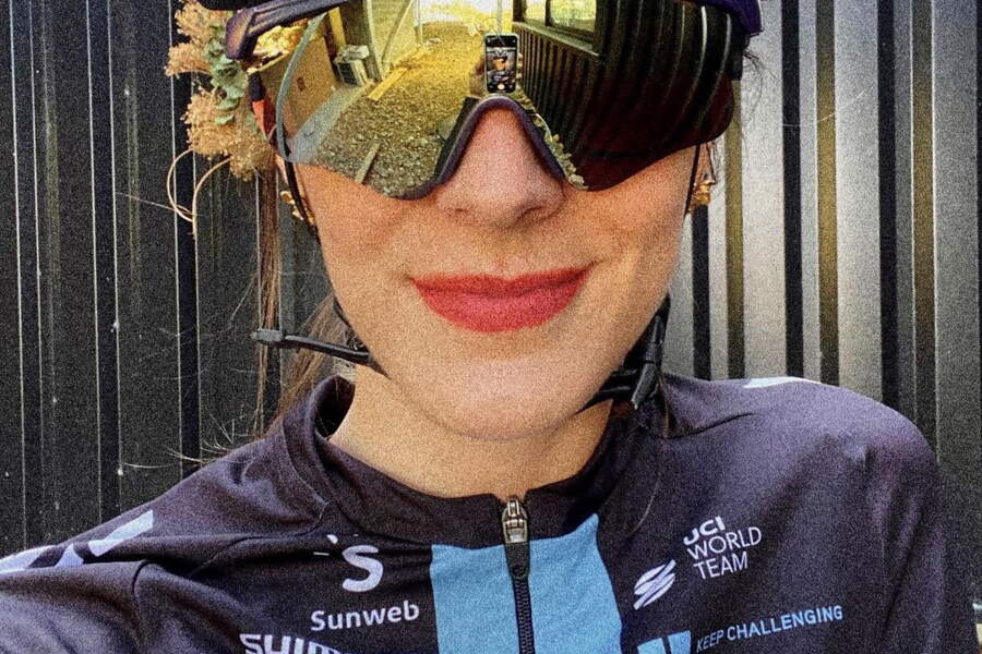 Qui est Amandine Cid, la compagne de Romain Bardet ? - Télé Loisirs