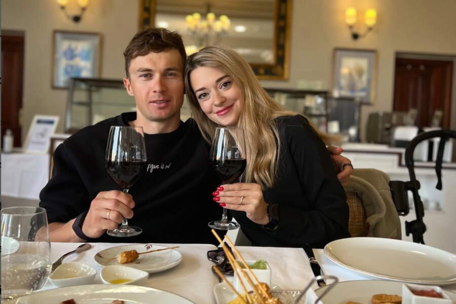 Qui est Elena, la compagne d'Alexey Lutsenko - Télé Loisirs