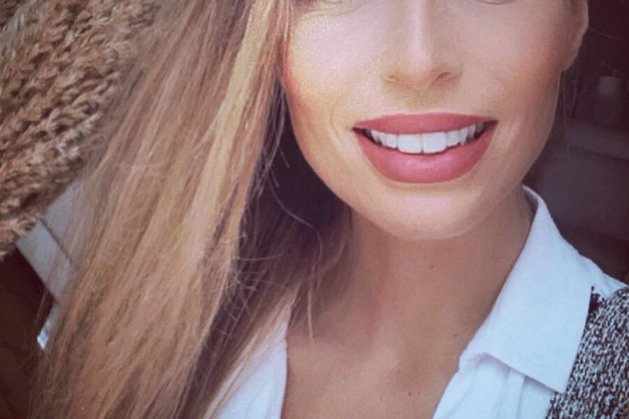 Qui est Julia Vial, la compagne du rugbyman Charles Ollivon ? - Télé ...