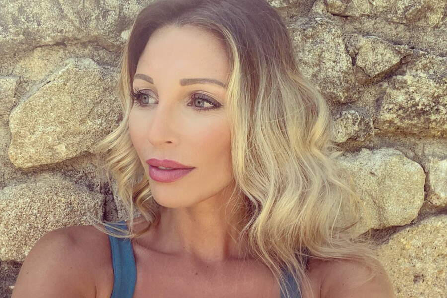 Qui est Julia Vial, la compagne du rugbyman Charles Ollivon ? - Télé ...