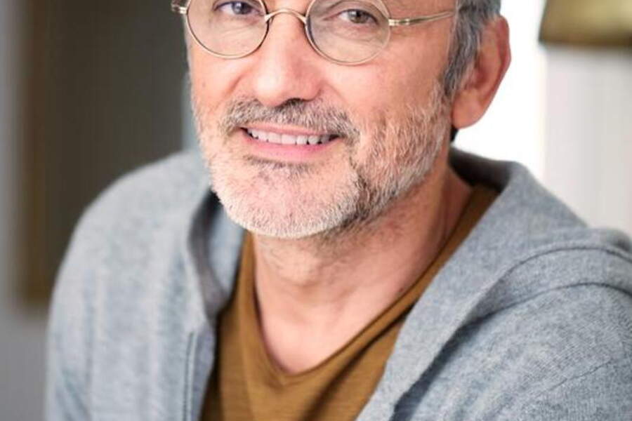 Frédéric Lopez : retour sur sa carrière et sa vie privée - Télé Loisirs