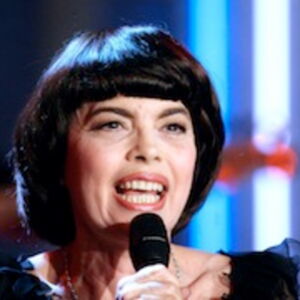 Mireille Mathieu : toutes ses photos sur Télé-Loisirs