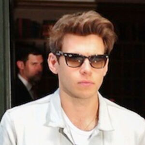 James Righton : biographie, news, photos et videos - Télé-Loisirs