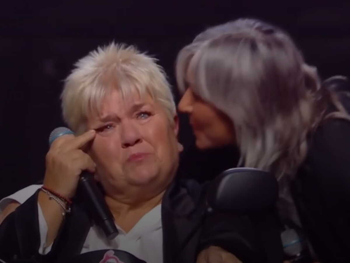 les-enfoires-2025-la-troupe-rend-un-emouvant-hommage-a-francoise-hardy ...