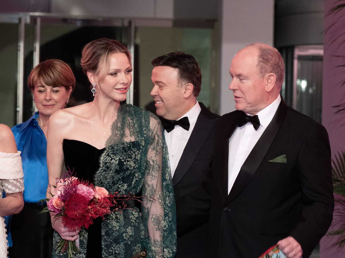 la-princesse-alexandra-de-hanovre-pimpante-et-amoureuse-charlene-de ...