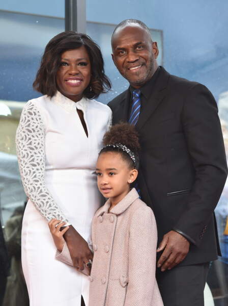 Viola Davis dévoile son étoile à Hollywood, accompagnée de sa famille - Télé Loisirs