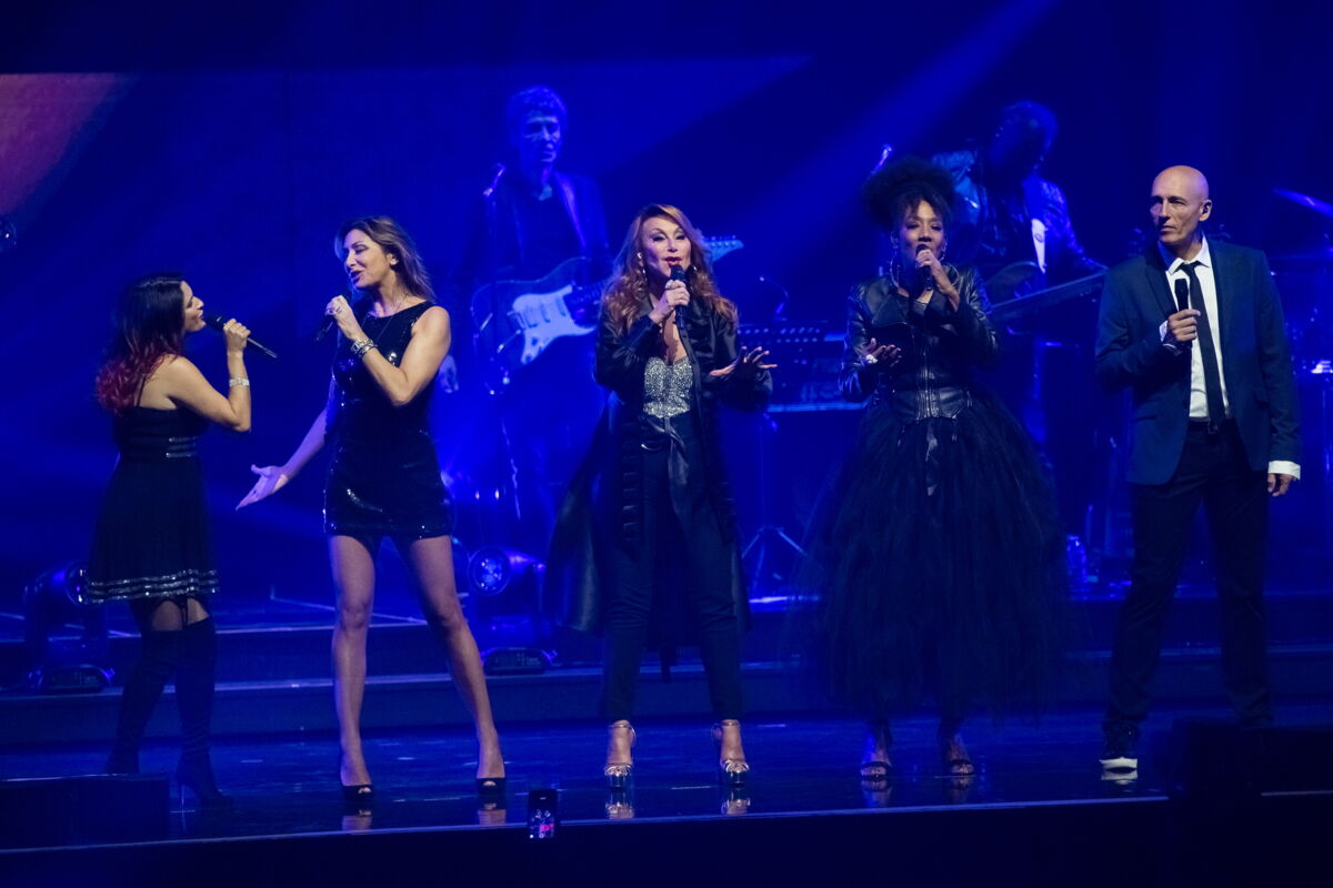 Stars 80 triomphe : Julie Pietri, Sabrina, Jean-Pierre Mader, Plastic ...