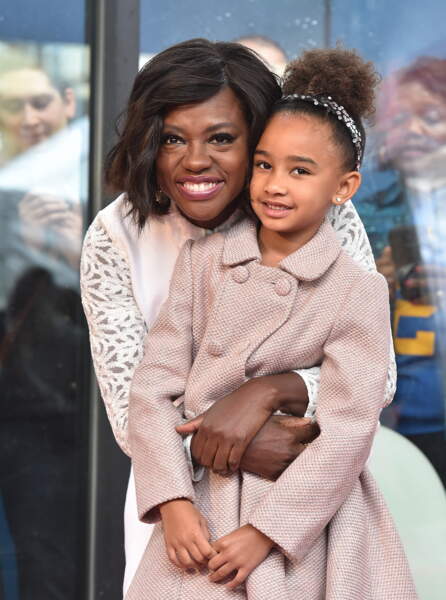 Viola Davis dévoile son étoile à Hollywood, accompagnée de sa famille - Télé Loisirs