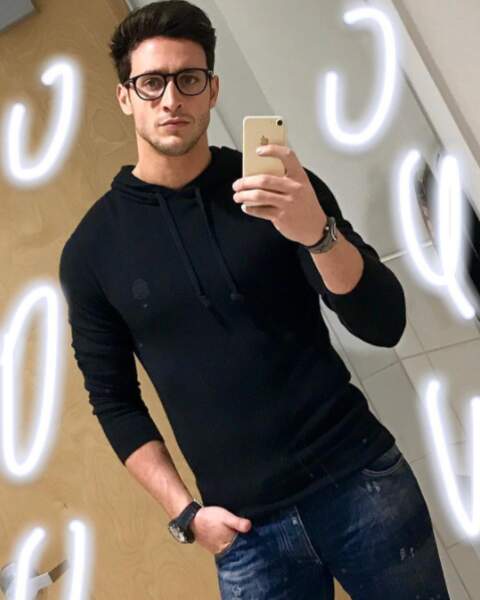 Découvrez le très sexy Docteur Mike, le médecin qui affole la toile ... Découvrez le très sexy Docteur Mike, le médecin qui affole la toile ...