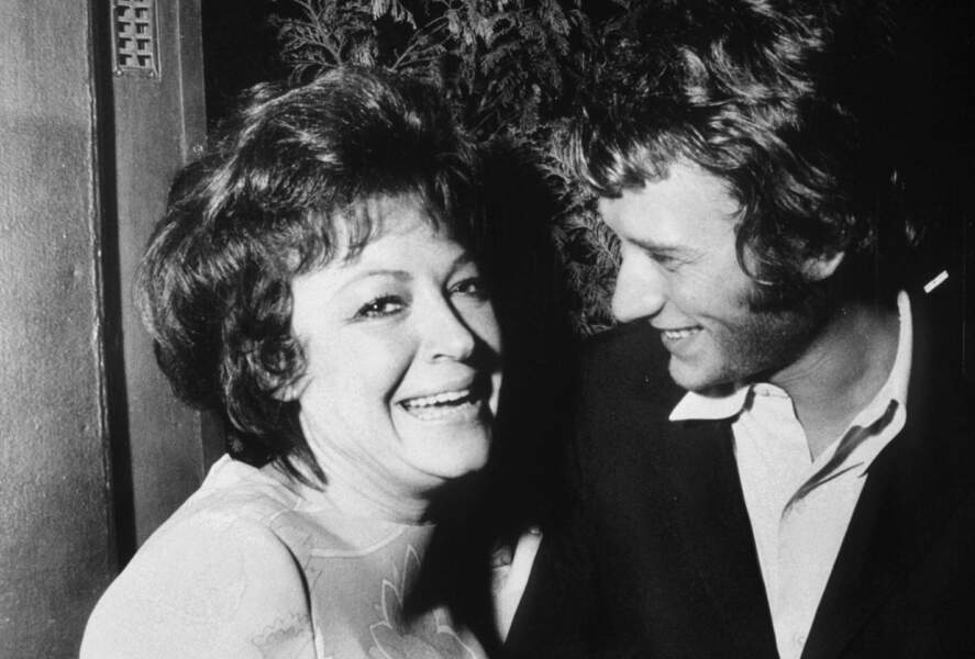 Régine : retour sur la carrière de la chanteuse - Télé Loisirs