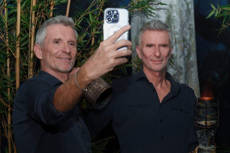 Denis Brogniart inaugure sa statue de cire au Musée Grévin avec plein d ...