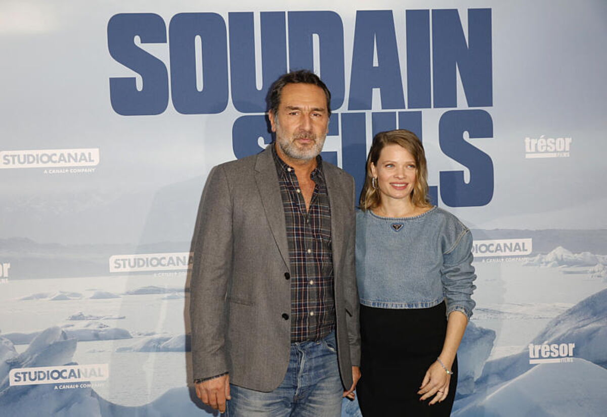 Mélanie Thierry dévoile son baby bump pendant l'avant-première du film ...