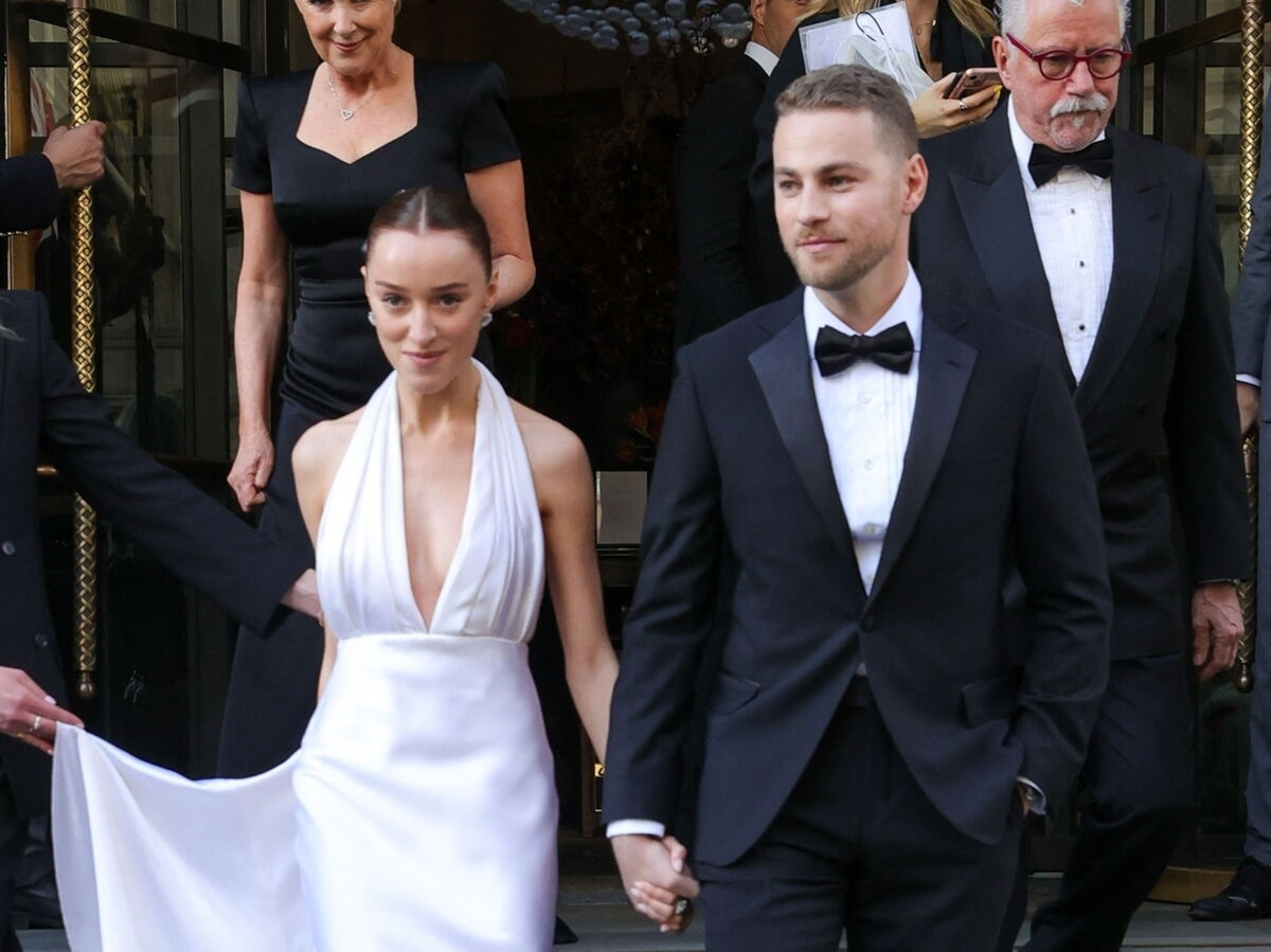 Phoebe Dynevor : qui est son compagnon Cameron Fuller ? - Télé Loisirs