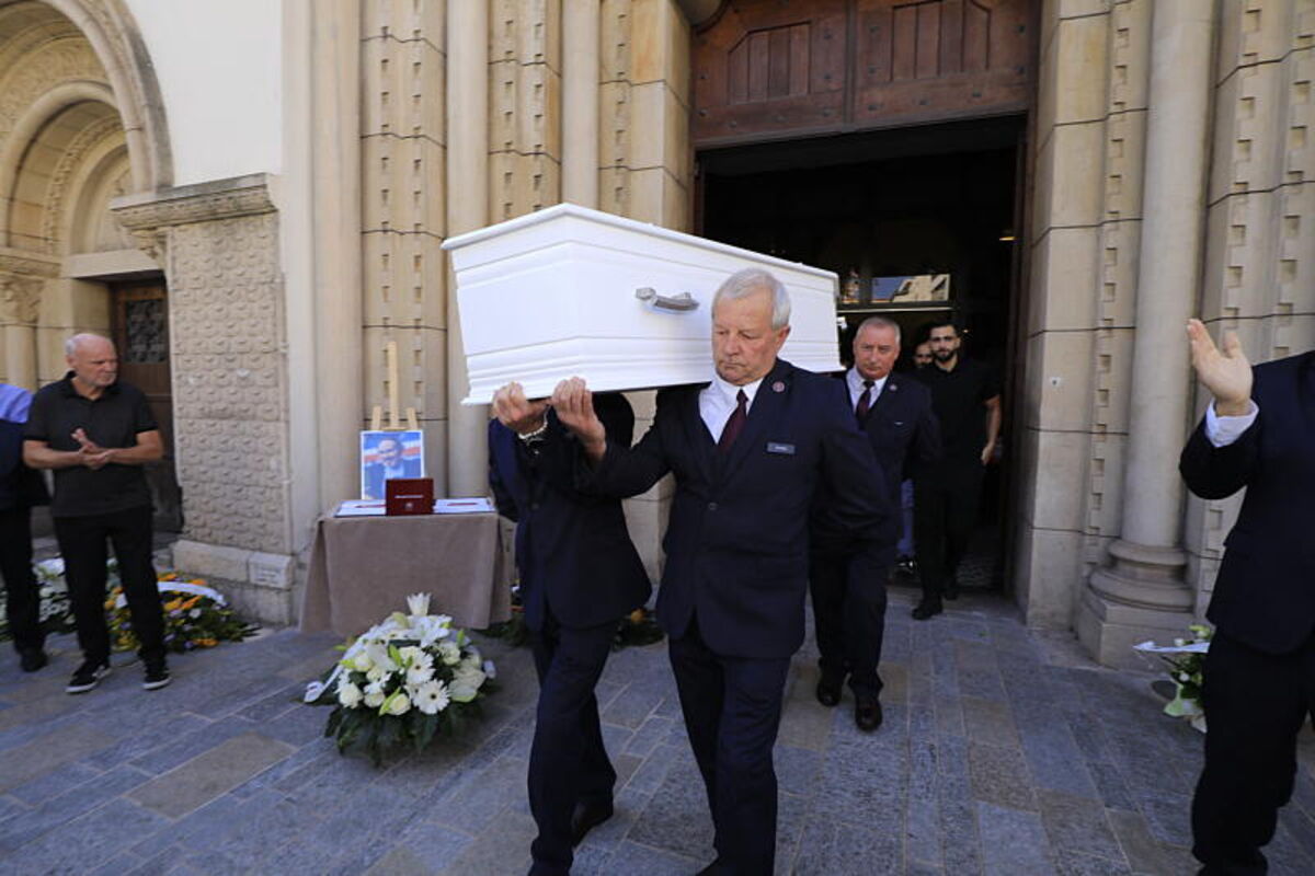 Obsèques de Didier Roustan : Sa famille et le monde du sport lui ...