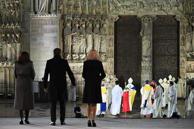 Réouverture de Notre-Dame de Paris : Brigitte Macron, Carla Bruni ...