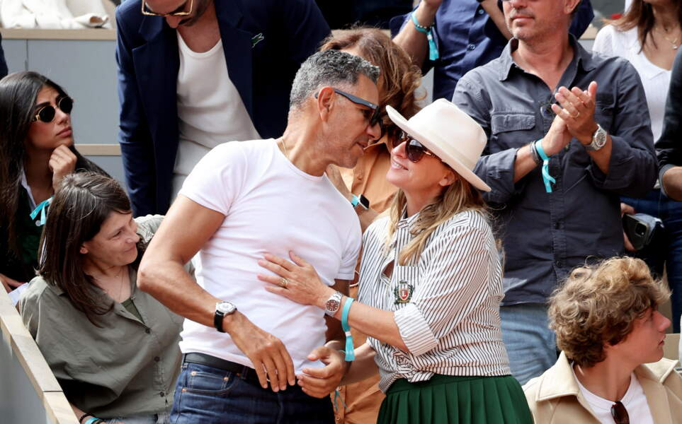 Elie Semoun et sa compagne Aude enceinte : le couple s'affiche complice ...