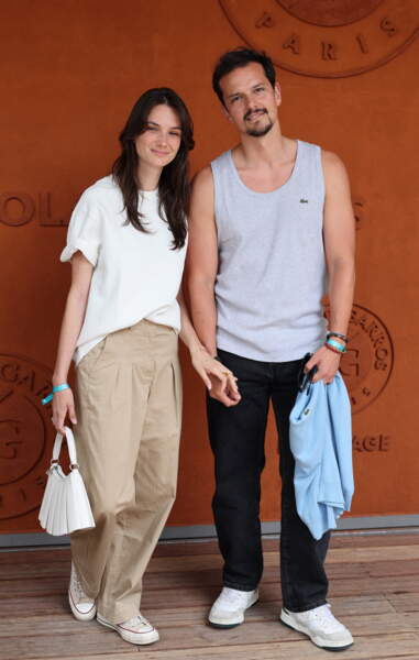 Elie Semoun et sa compagne Aude enceinte : le couple s'affiche complice ...