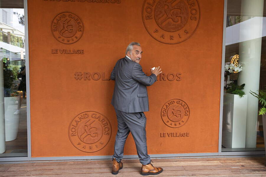 Adil Rami et sa compagne Louana Franco s'affichent à Roland-Garros ...