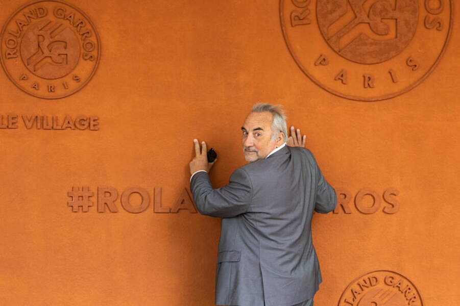 Adil Rami et sa compagne Louana Franco s'affichent à Roland-Garros ...
